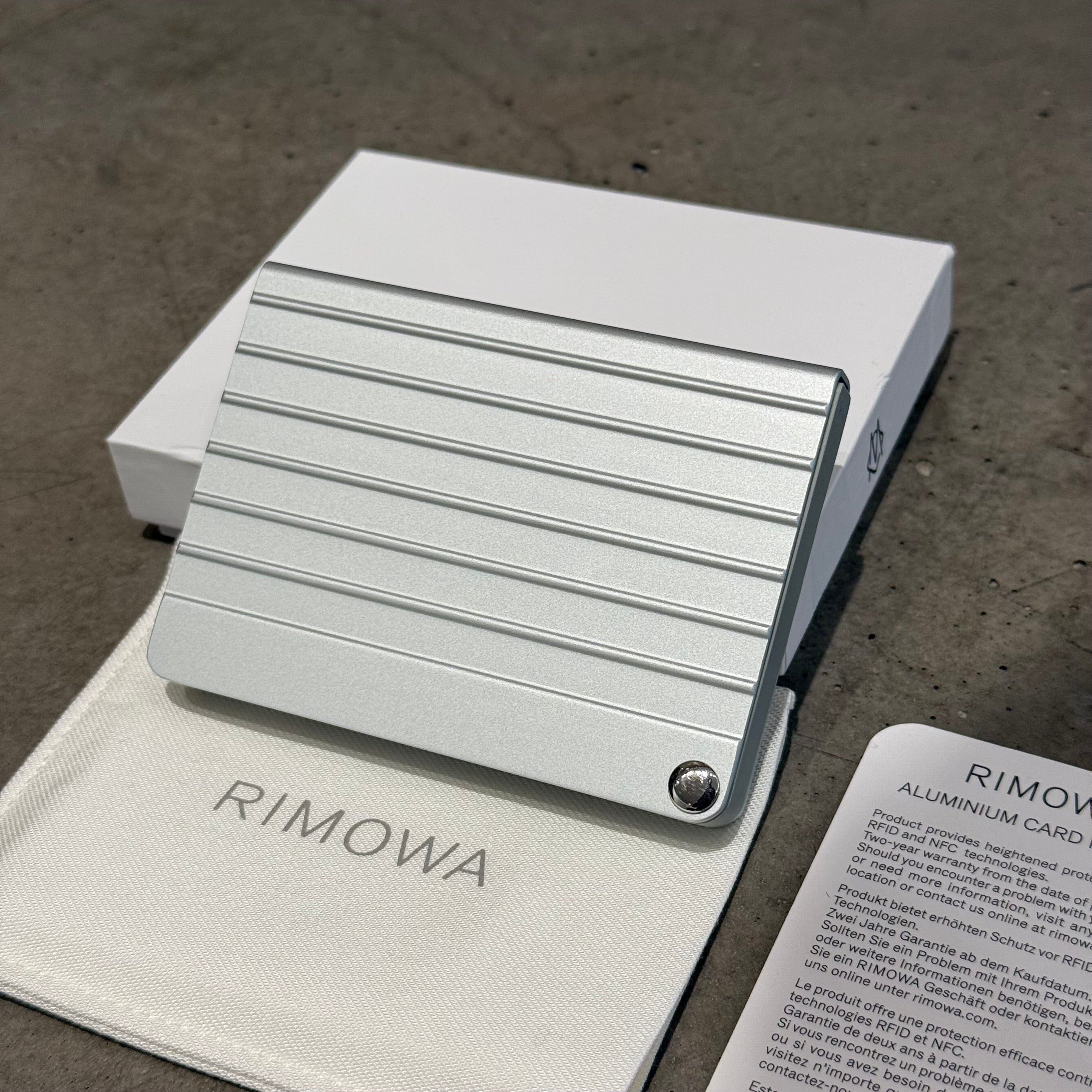 RIMOWA TITANIUM CARD HOLDER ‘SILVER’ – Sadō Room